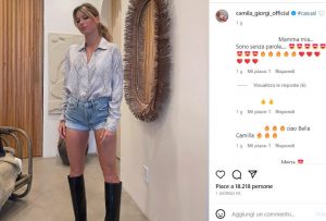 Camicetta aperta e shorts, l'outfit osè di Camila Giorgi manda in ...